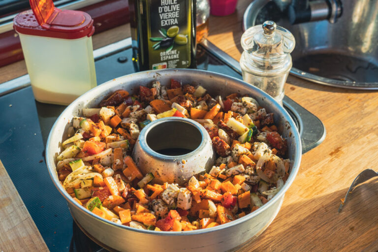 Mediterranes Ofengemüse mit Feta | Omnia - The Veggie Camper